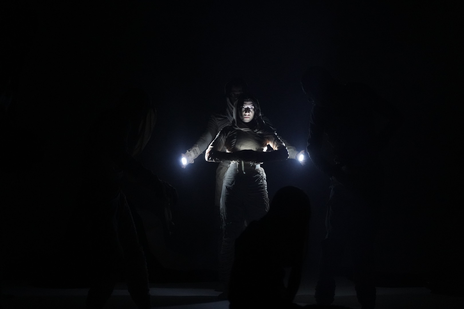 Creatura - dir. Ford Mckeown Larose, Phethsari Pathammavong - FEST REGARDS